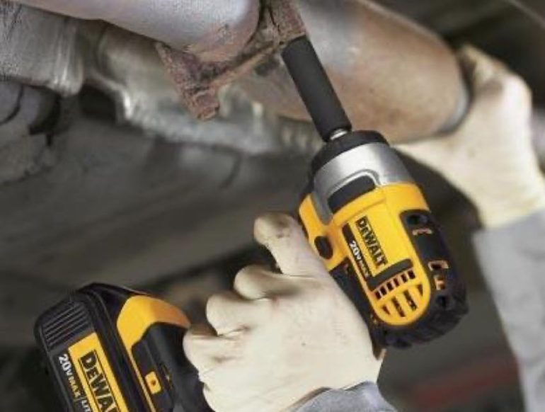 DeWalt DCF883 20V 3/8-Inch Hog Ring Anvil Impact Wrench