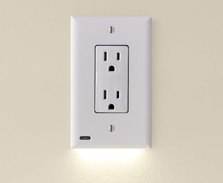 SnapPower Guidelight LED Outlet Cover Review - Pro Tool Reviews