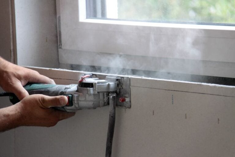 6 Best Tools for Cutting Drywall (According to the Pros)