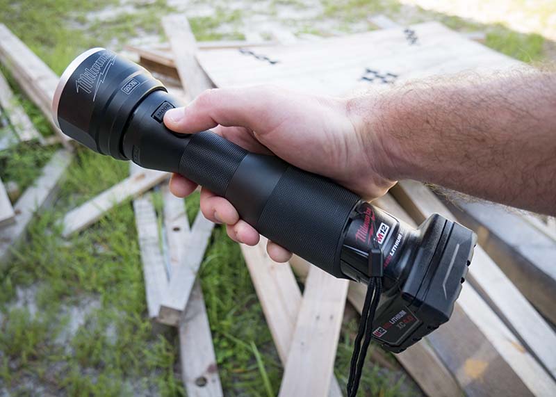Milwaukee M12 LED Metal Flashlight - Pro Tool Reviews