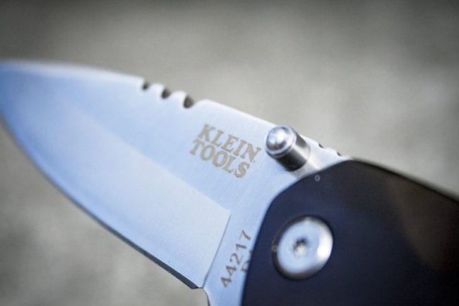 Klein Electrician's Pocket Knife With Phillips Screwdriver Review - Pro ...