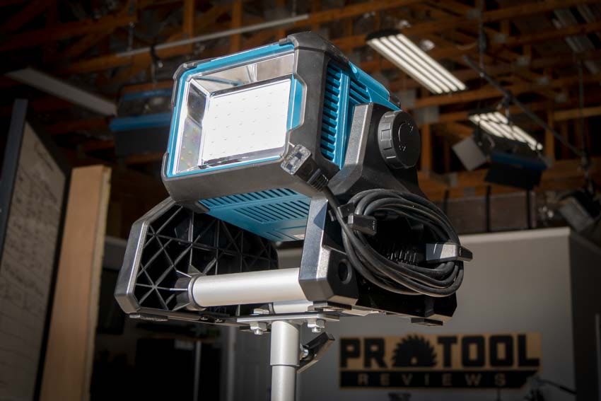 Makita DML811 18V LXT LED Work Light Review | 3000 Lumens - PTR