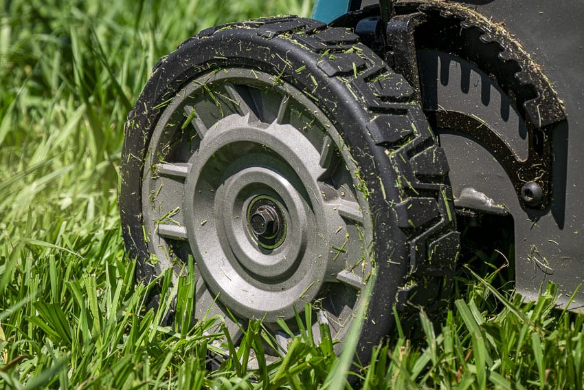 Makita XML08 Self-Propelled Lawn Mower Review - Pro Tool Reviews