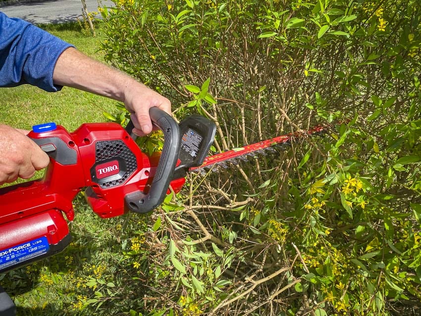 Toro 60V Battery Hedge Trimmer Review - Pro Tool Reviews