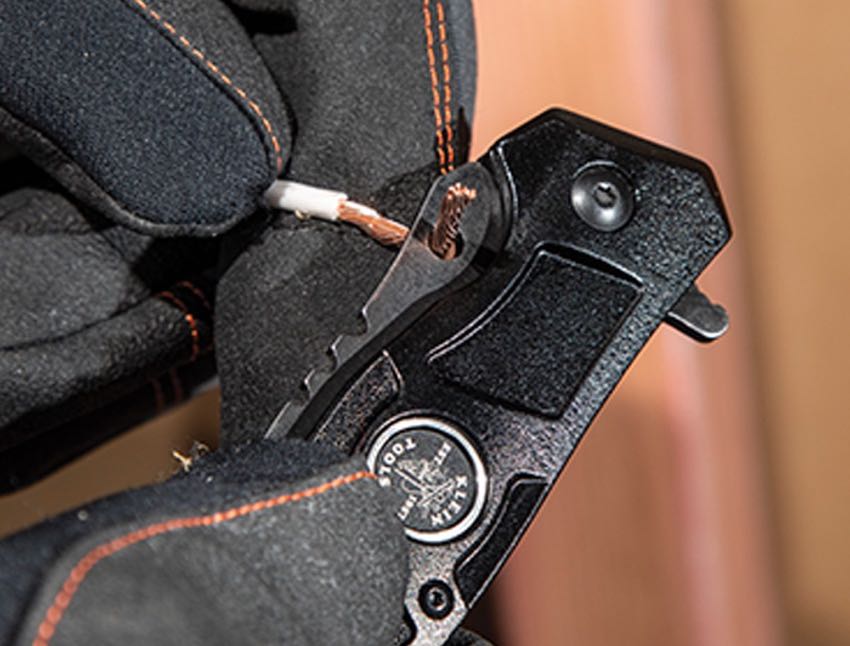 Klein Electricians Pocket Knife (44228) - Pro Tool Reviews