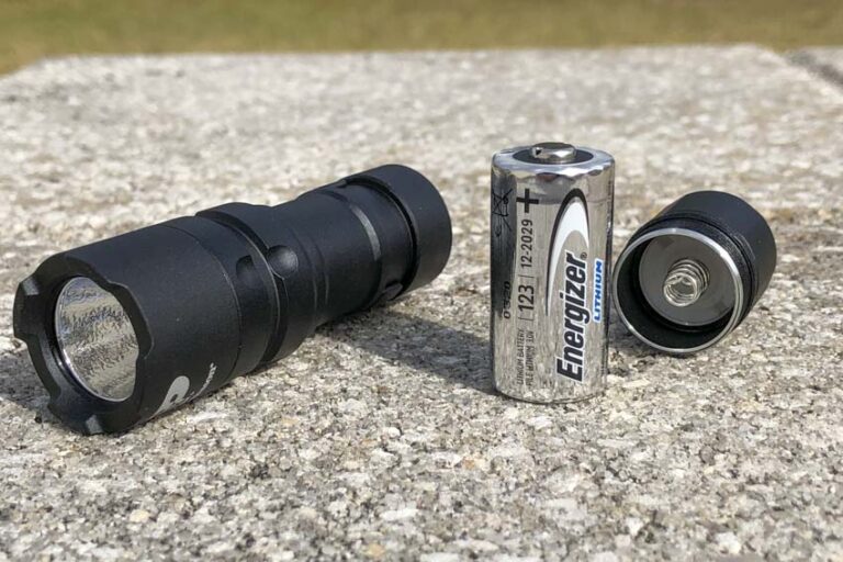 Smith & Wesson Delta Force CS-20 LED Flashlight Review - PTR