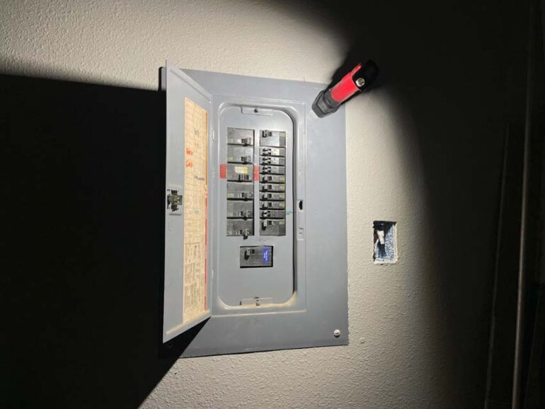 Milwaukee Redlithium USB Stick Light 2128-22 Review - PTR