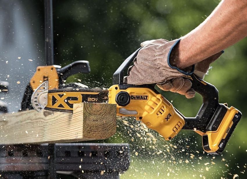 Best Mini Chainsaw for Pros and Homeowners - Pro Tool Reviews