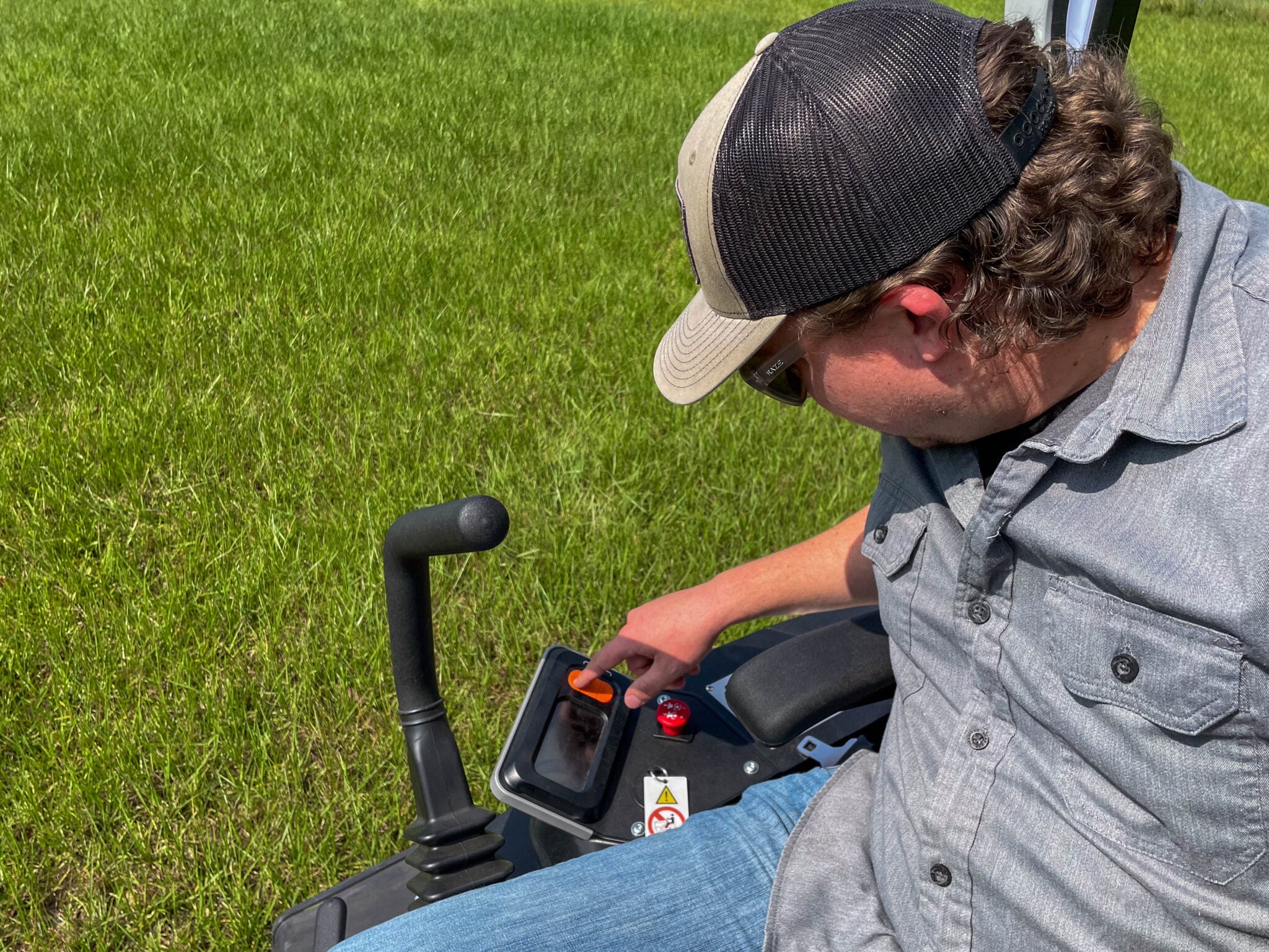 Stihl Battery-Powered Zero-Turn Lawn Mower Review RZA 748 - Pro Tool ...