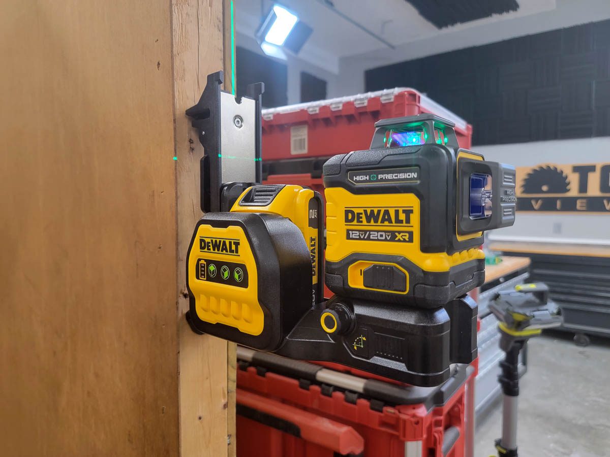 DeWalt 20V Max XR High Precision 3x360 Line Laser Level Review DCLE34033D1 - Pro Tool Reviews