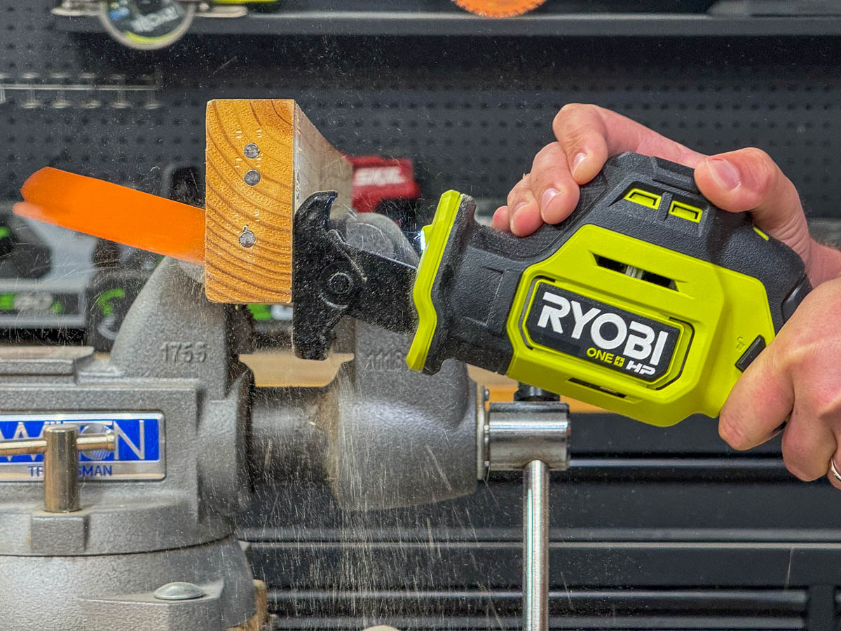 Ryobi 18V Compact Brushless One-Handed Reciprocating Saw PSBRS02 - Pro ...