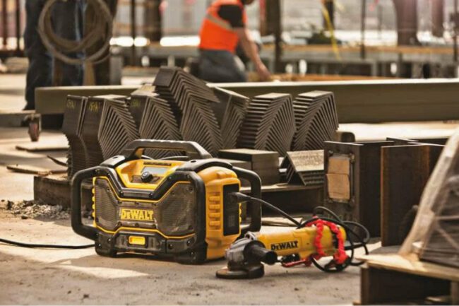 DeWalt 20V Max Jobsite Radio Charger Review DCR025 - Pro Tool Reviews