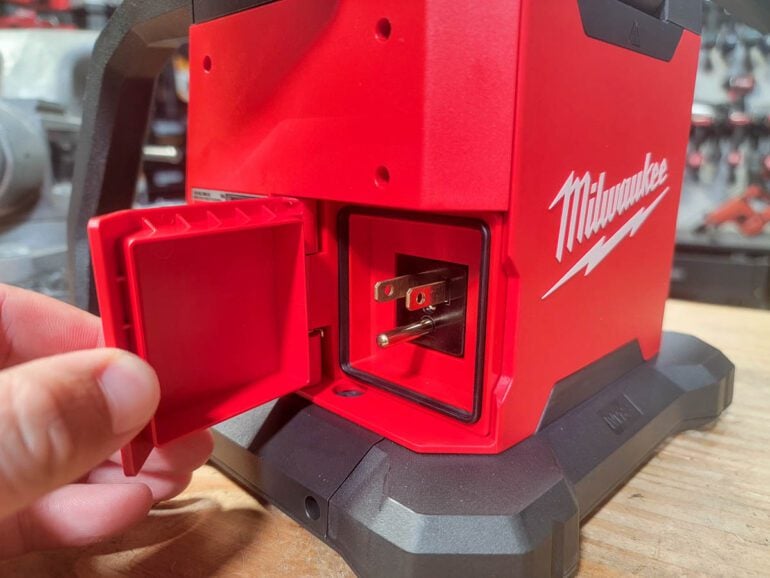 Milwaukee M18 Dual-Power Triple-Panel Flood Light 2368 - Pro Tool Reviews