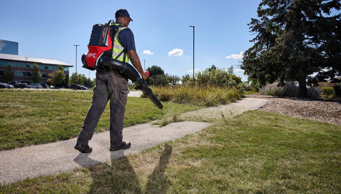 Milwaukee M18 Fuel Dual Battery String Trimmer Review - Pro Tool Reviews