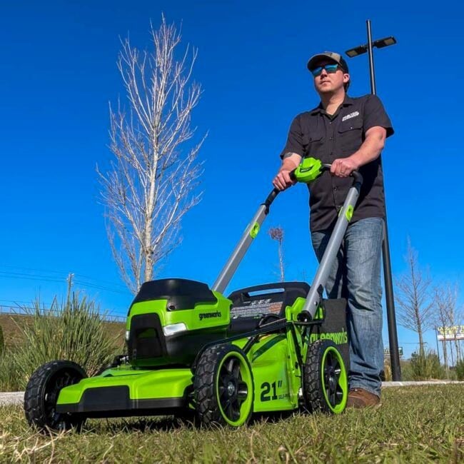 Best Self-Propelled Lawn Mowers: Expert Picks for 2025