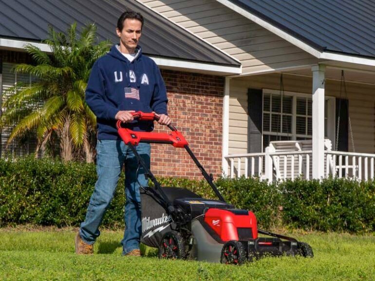 Best Self-Propelled Lawn Mowers: Expert Picks