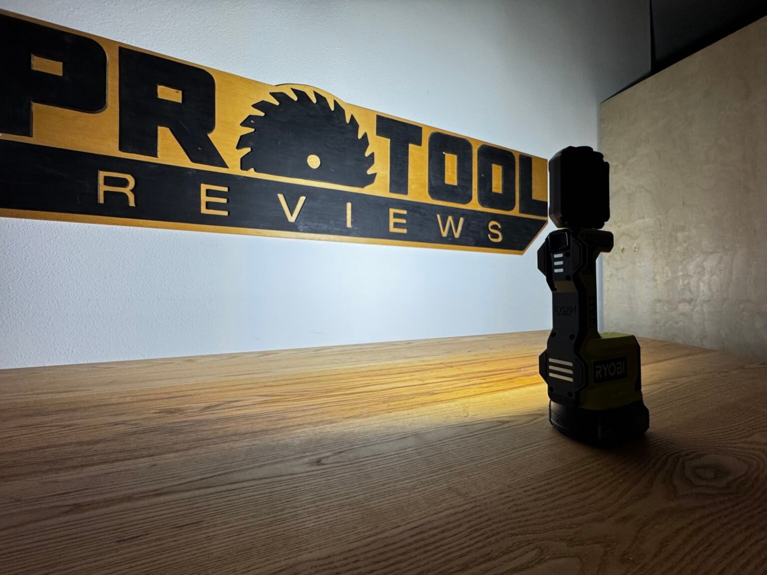 Ryobi One+ 18V Hybrid Magnetic LED Task Light Review PCL635 - Pro Tool Reviews