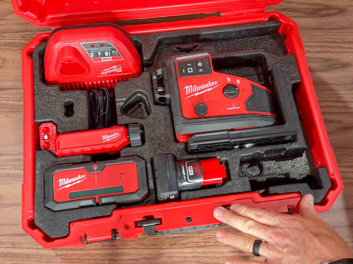 Milwaukee M12 Auto-Aligning Laser Level: Effortless Accuracy