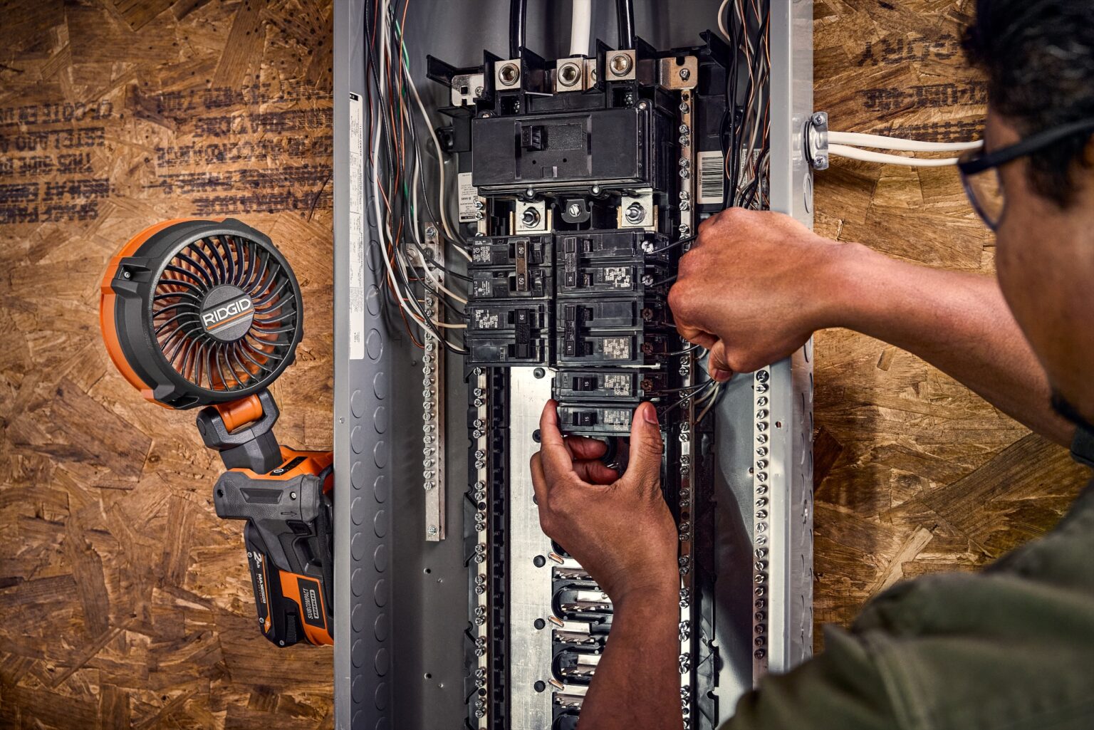 Ridgid 18V Magnetic Clamp Fan: Cooling for Every Work Style - Pro Tool ...