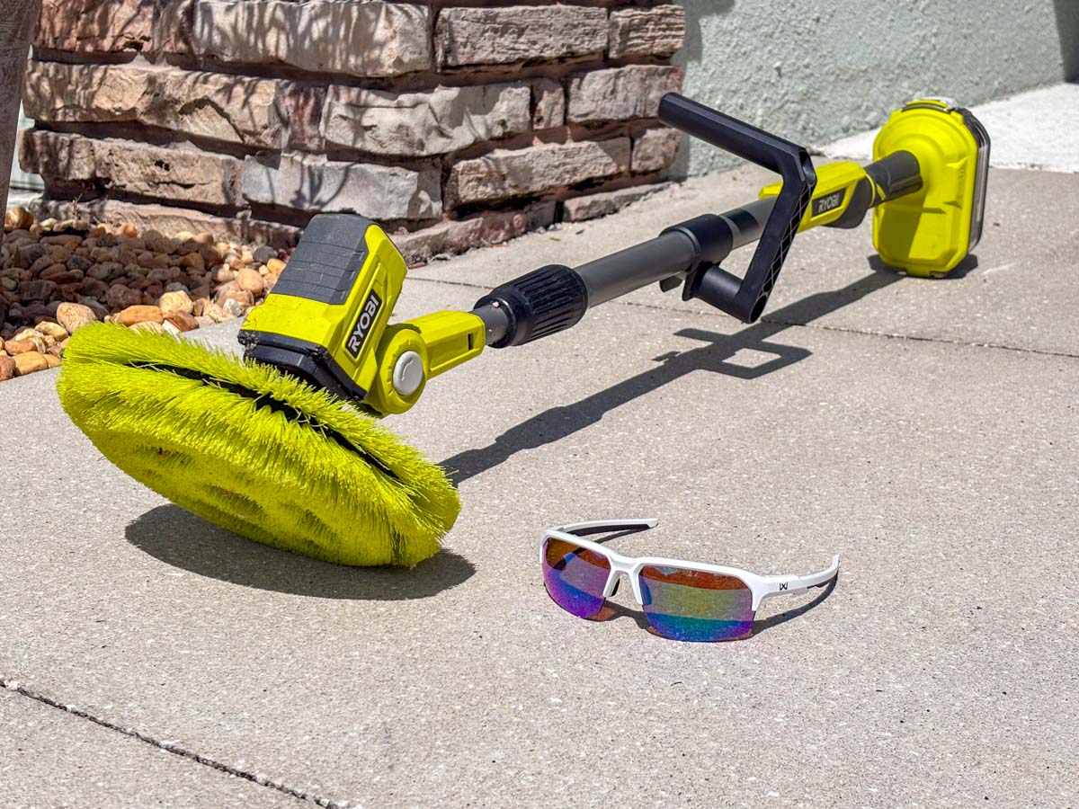 Easiest Way to Remove Spider Sacs from Your Home's Exterior - Pro Tool ...