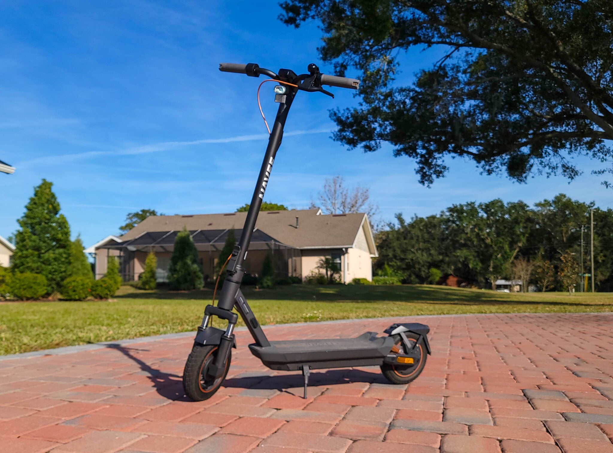 Commuting Made Easy: NAVEE GT3 Max Electric Scooter - Pro Tool Reviews