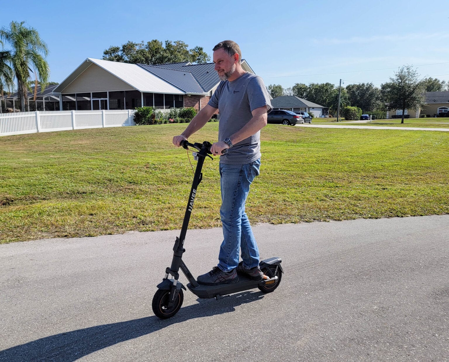 Commuting Made Easy: NAVEE GT3 Max Electric Scooter - Pro Tool Reviews