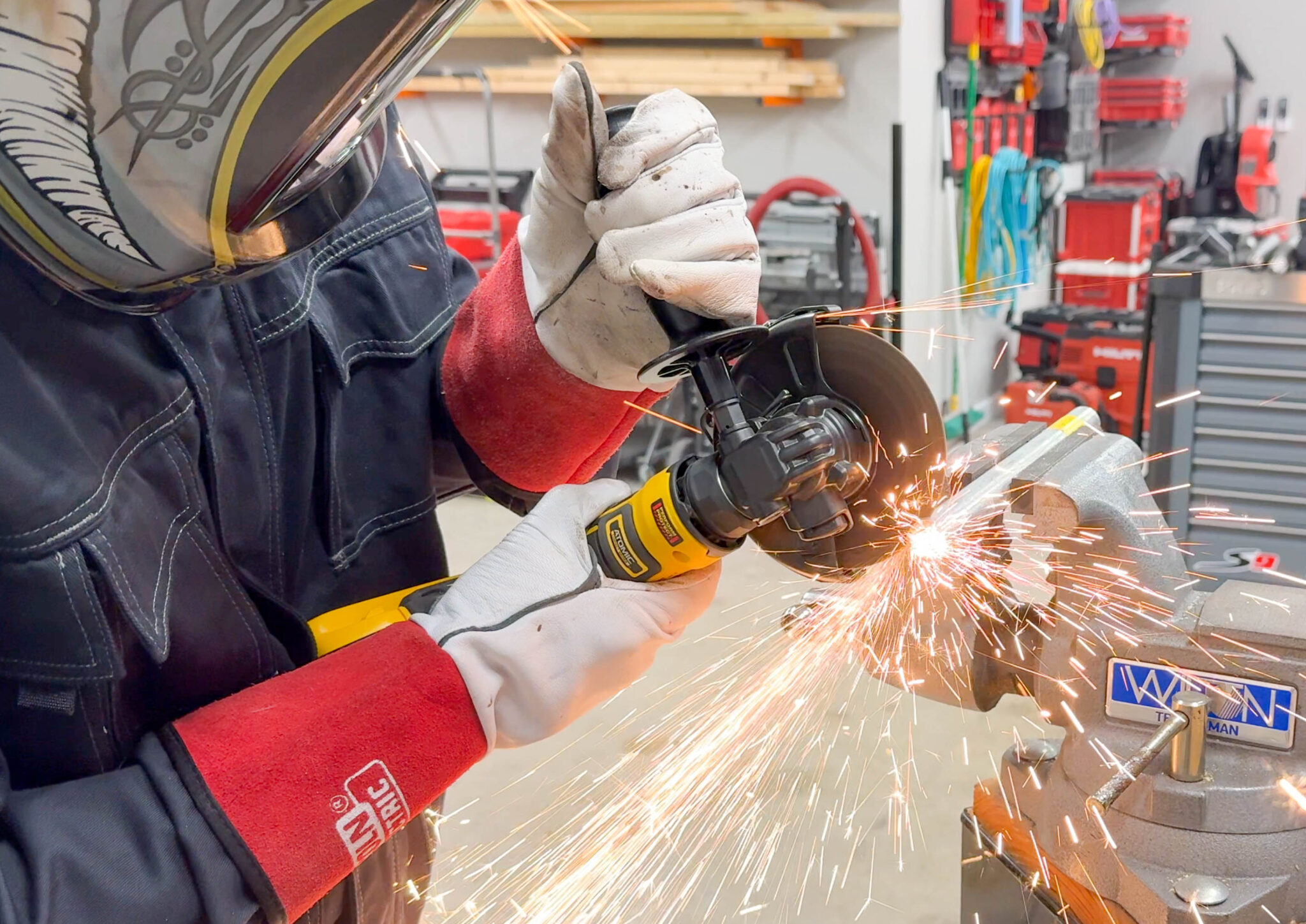 Slimming Down: DeWalt Atomic 20V Max Angle Grinder DCG402 - Pro Tool ...