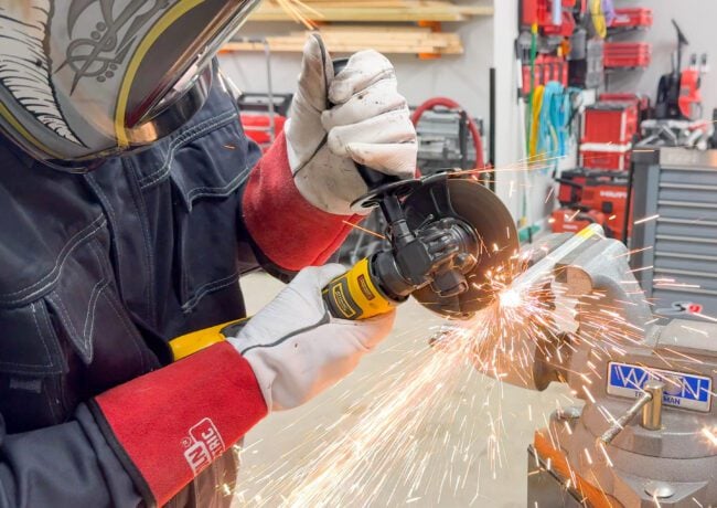 Slimming Down: DeWalt Atomic 20V Max Angle Grinder DCG402 - Pro Tool ...