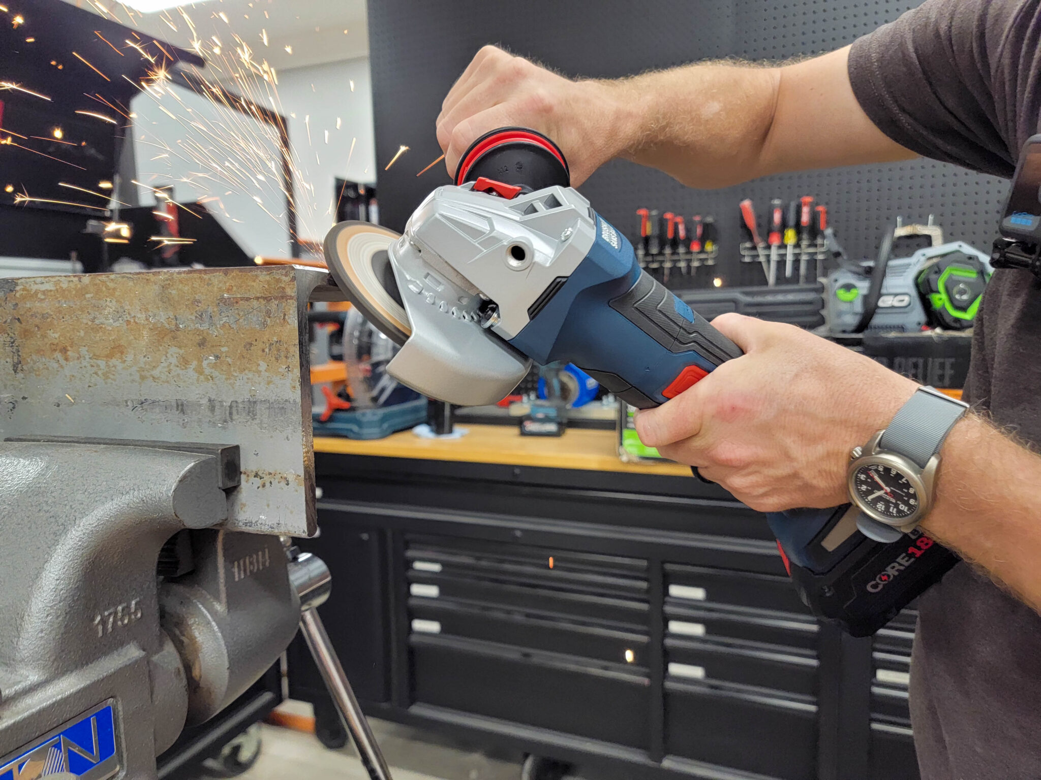 Control Meets Convenience: Bosch 18V GWS18V-11PSN Angle Grinder Review ...